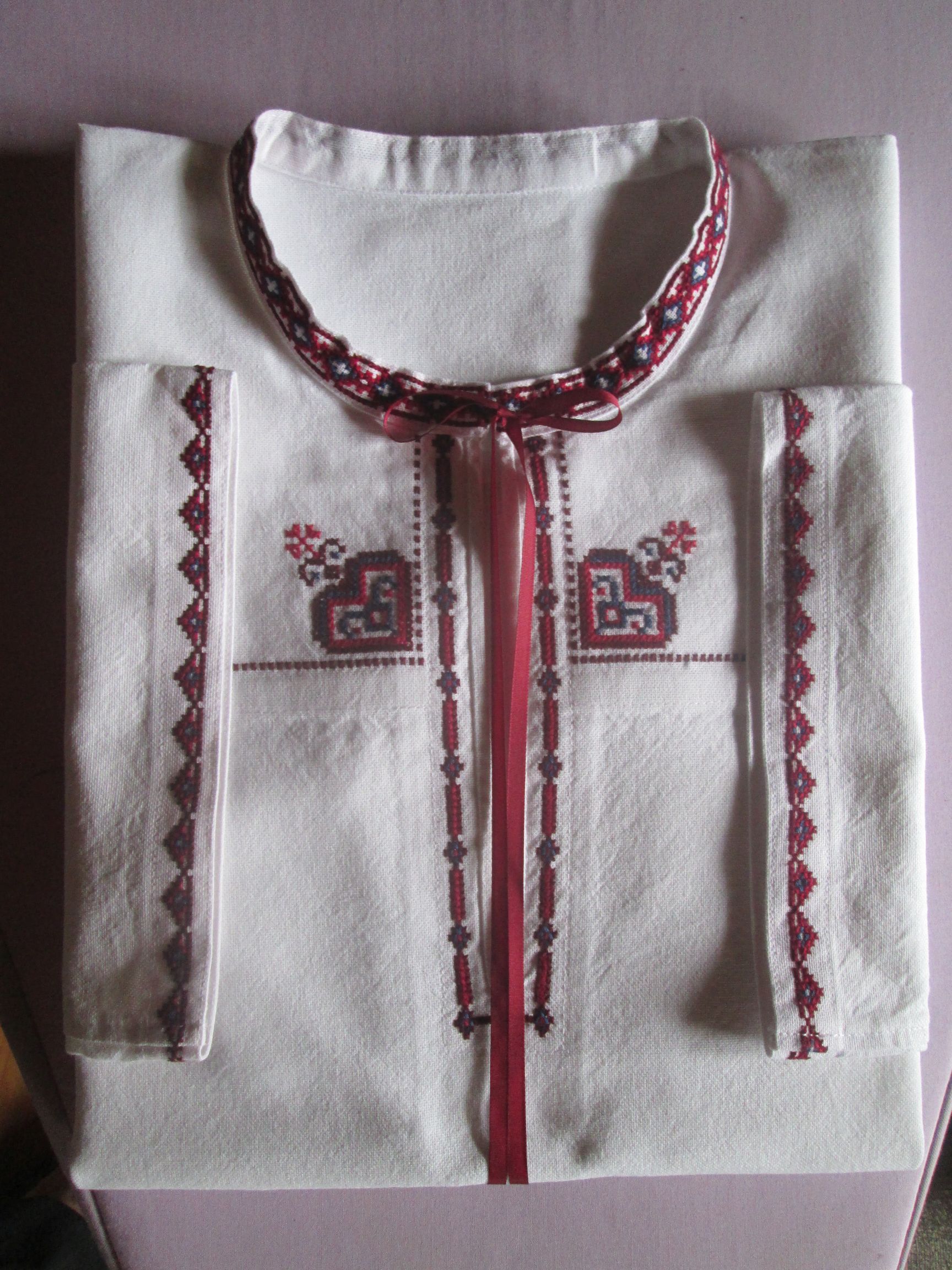 Valašská košula, lněná, ručně vyšívaná a ažurou – MOaKRO